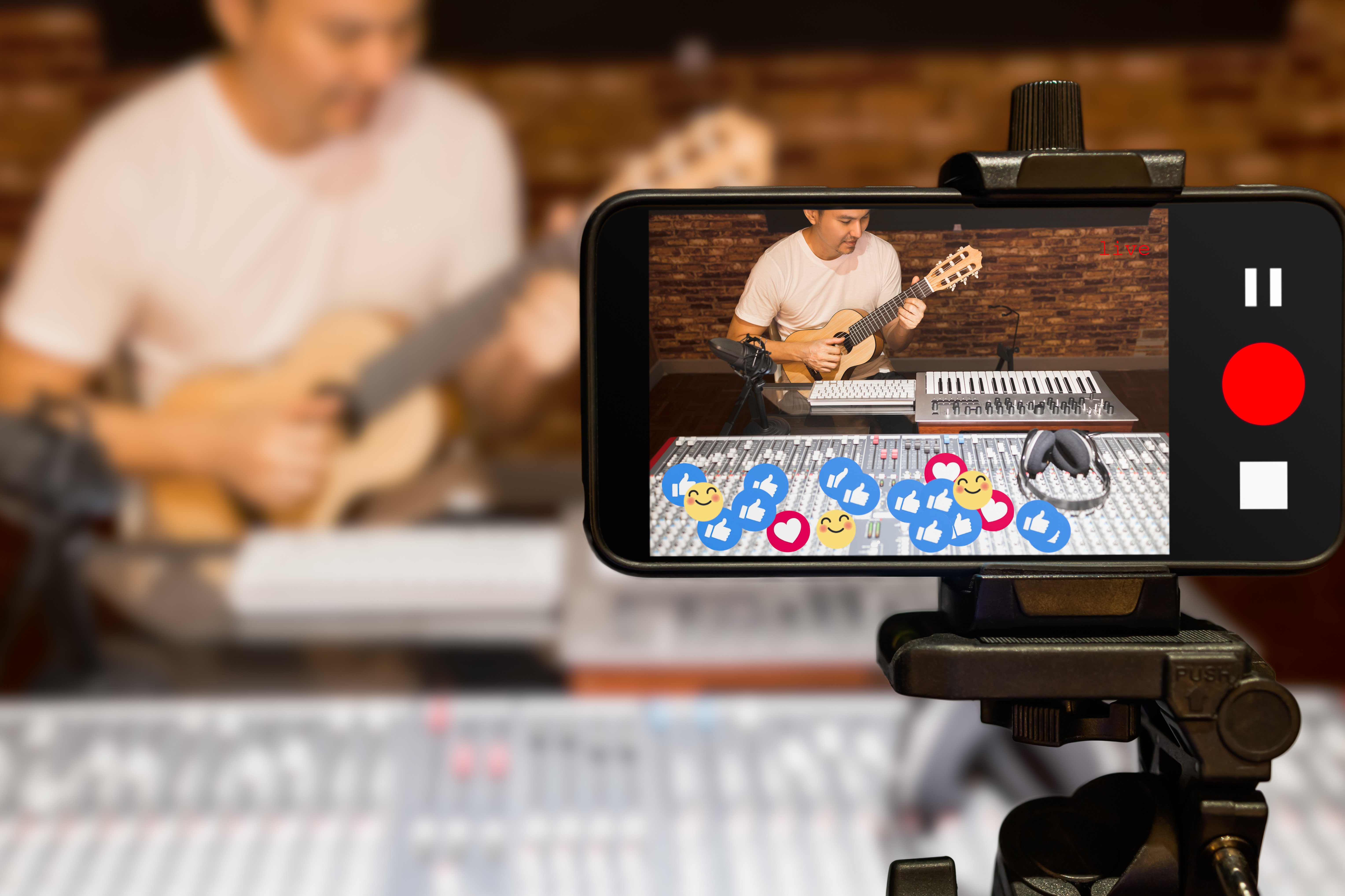 Live stream comparison chart